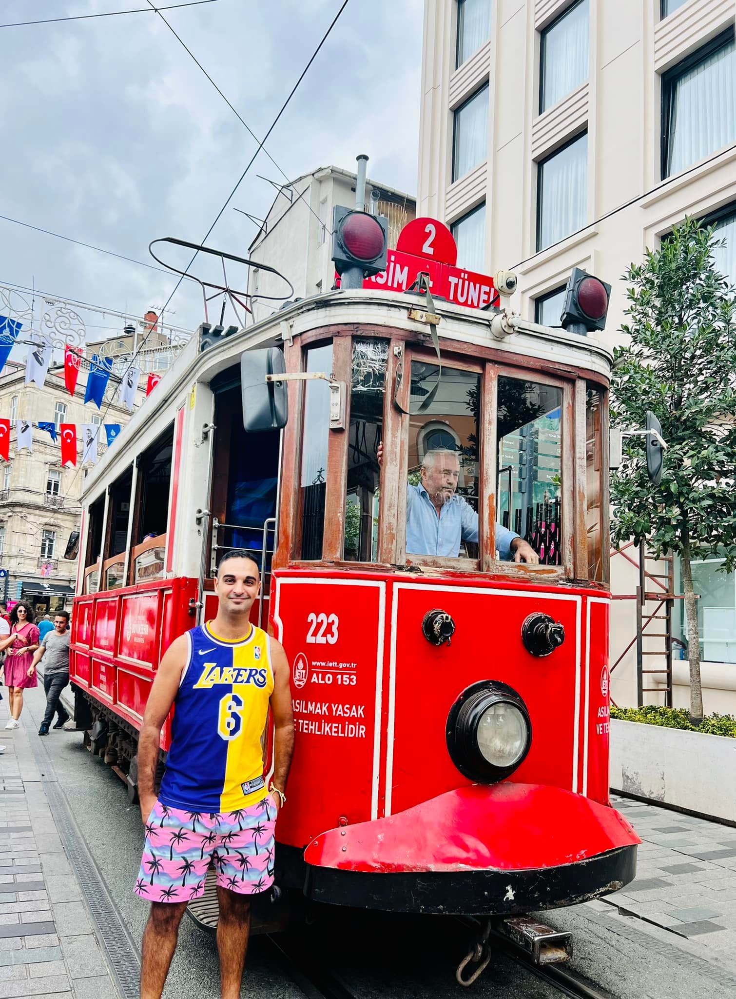 Travel The World with Raf Eli